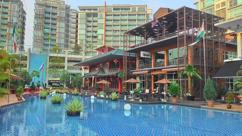 Oasis square editorial photo. Image of square, kuala - 43894201