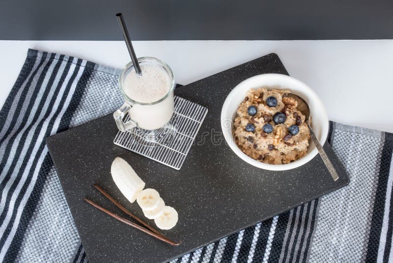 Oatmeal With Blueberries And Vanilla Banana Smoothie Stock Image