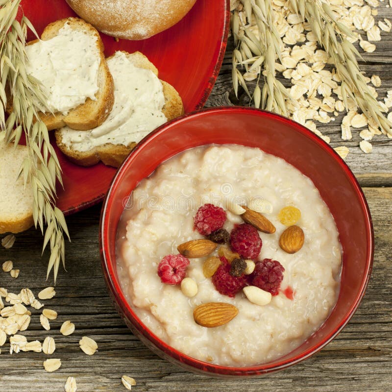 Oatmeal with fresh berries stock image. Image of lunch - 38203743