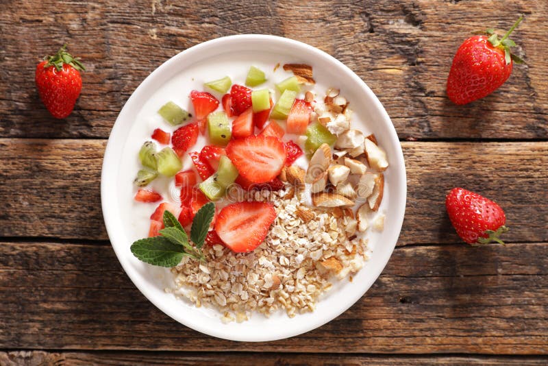 Oatmeal with fresh fruit stock image. Image of breakfast - 182700805