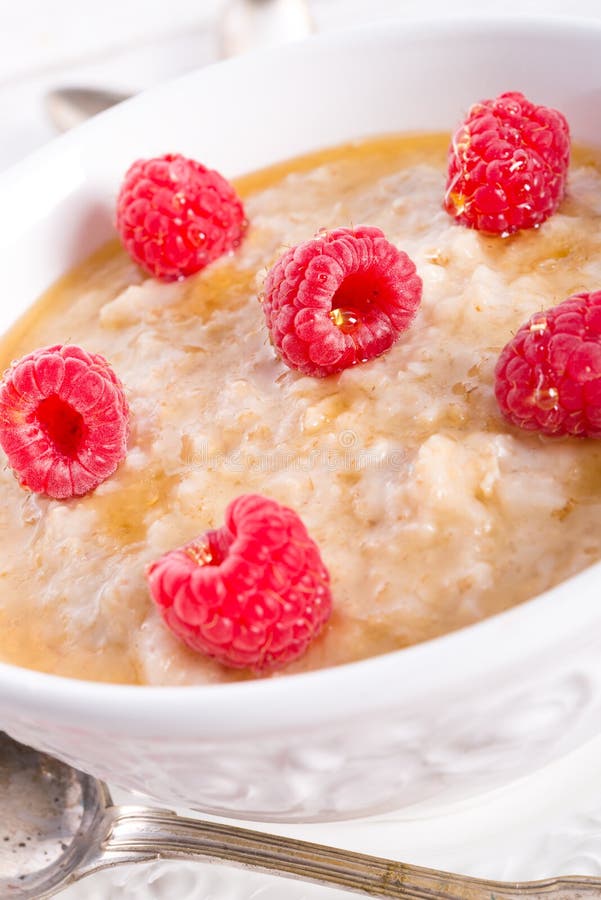 Oatmeal with Fresh Raspberry Stock Photo - Image of dieting, flake ...