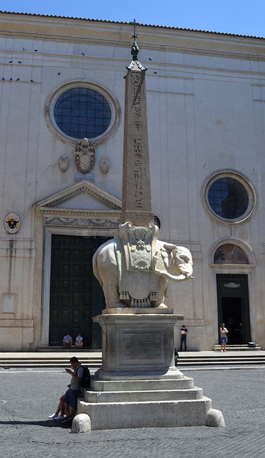 Obelisco De Bernini En Roma Foto de archivo editorial - Imagen de ...