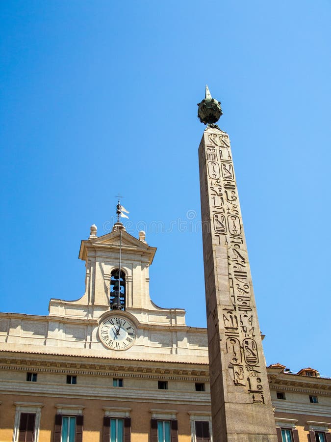 Obelisco Egipcio, Piazza Di Montecitorio, Roma Imagen de archivo ...