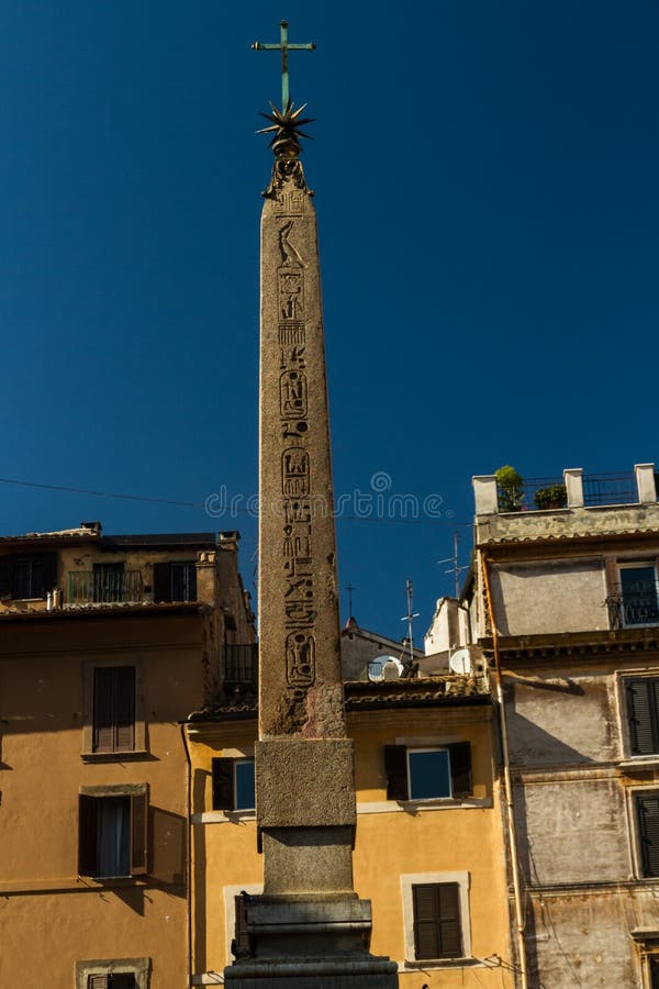 El Obelisco De Macuteo Del Fontana Del Pantheon, Della Rotonda, Roma ...