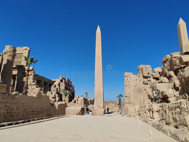 Obelisco En El Templo De Karnak Foto de archivo - Imagen de escultura ...