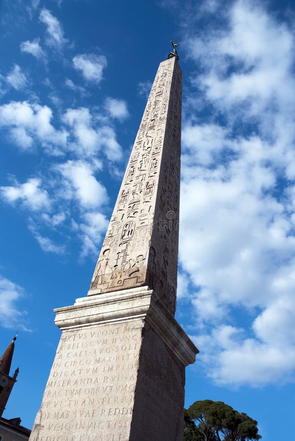 Obelisco en Roma foto de archivo. Imagen de escritura - 12051092