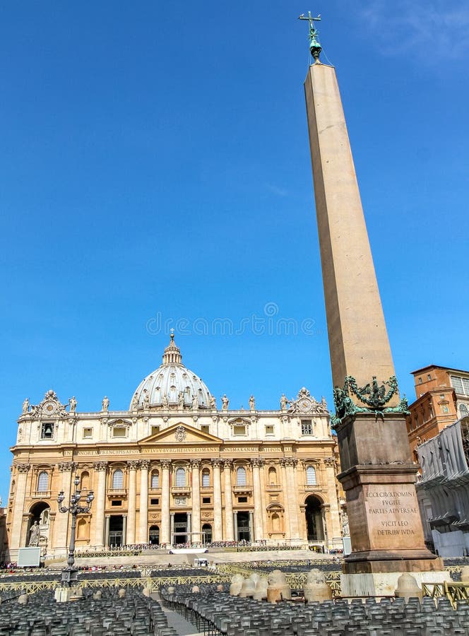 Obelisco Y Ciudad Del Vaticano En Roma Fotografía editorial - Imagen de ...