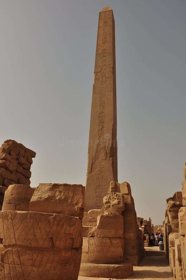 Obeliscos Gigantes E Inscripciones En Egipto Foto de archivo - Imagen ...