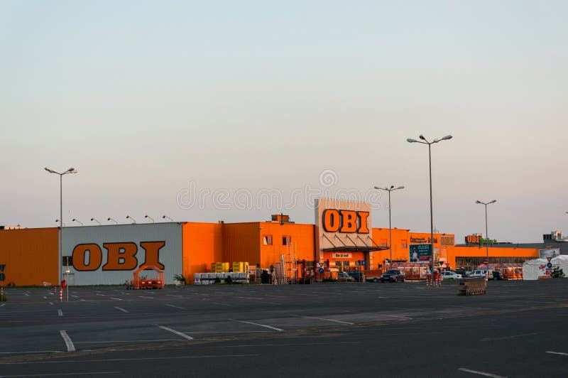 Obi diy retail store editorial photography. Image of business - 40893217