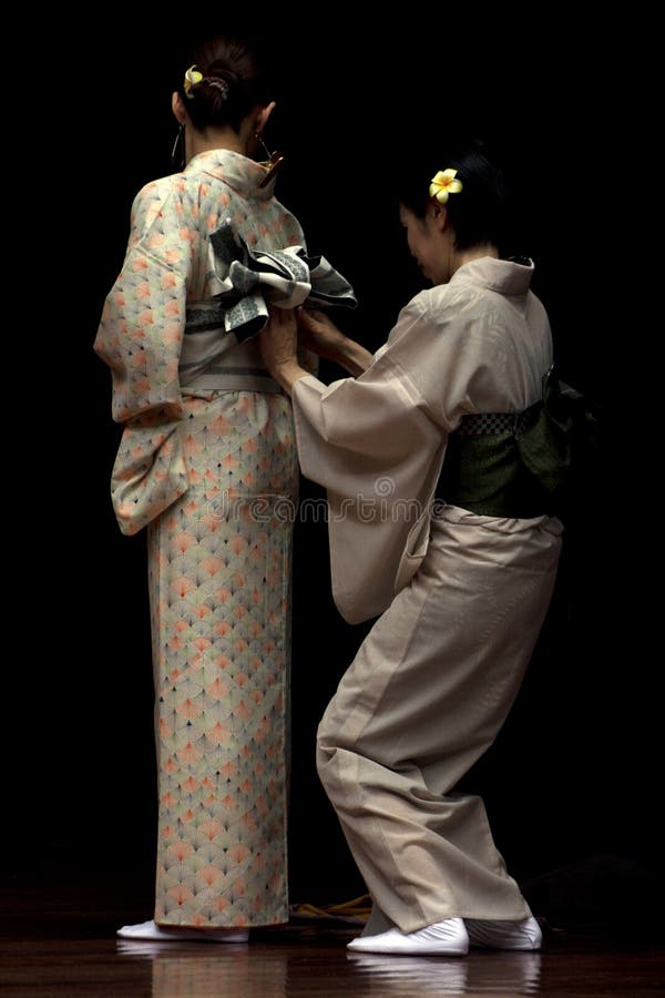 Obi tying editorial photography. Image of tying, kimono - 23747922