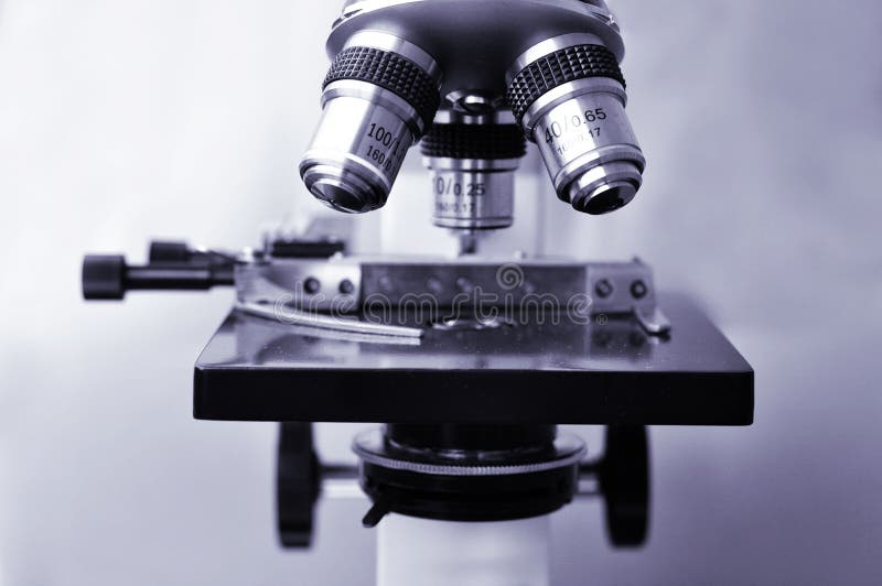 Objectifs de microscope photo stock. Image du science - 20130868