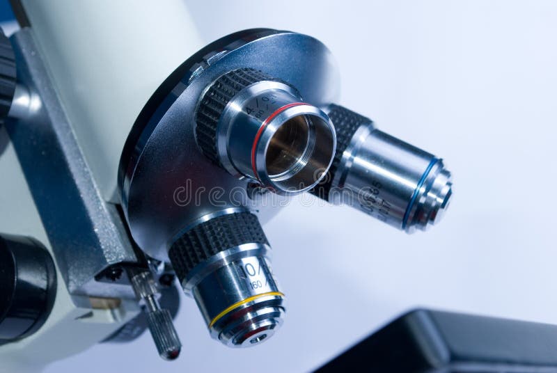 Objectifs de microscope image stock. Image du biologie - 28133311