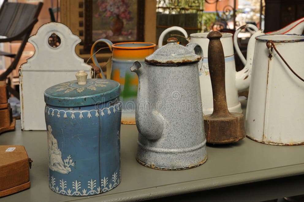 Objects on a flea market editorial image. Image of antique - 219110595