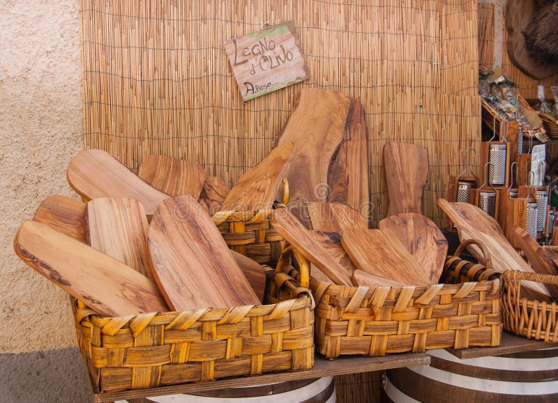 Many Kitchen Cutting Boards and Graters for Parmesan in Wicker B Stock ...