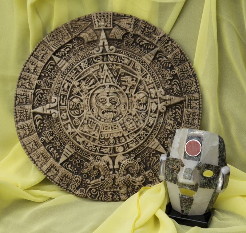Objetos de la cultura maya imagen de archivo. Imagen de pergamino ...