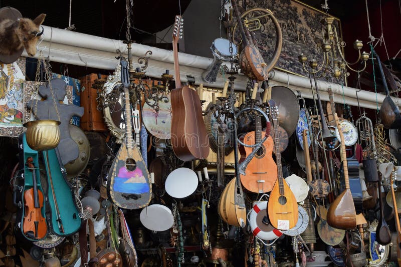 Instruments De Musique Anciens, Objets Anciens Image éditorial - Image ...