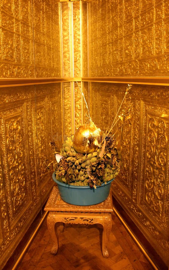 Oblación imagen de archivo. Imagen de joss, buda, cocos - 24801505