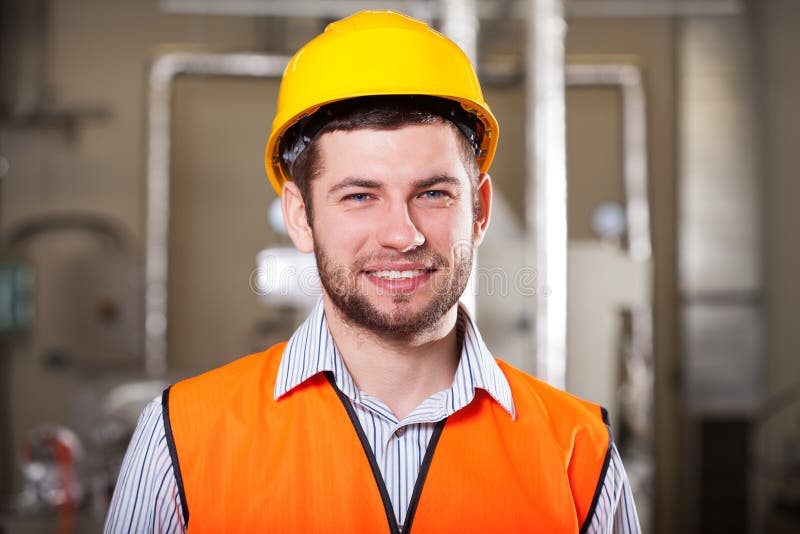 Obrero sonriente imagen de archivo. Imagen de funcionamiento - 39101089