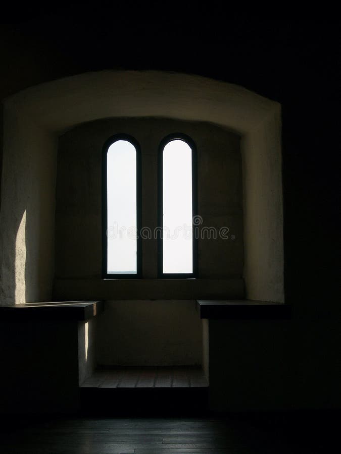 Obscuridad y blanco foto de archivo. Imagen de interior - 1409980