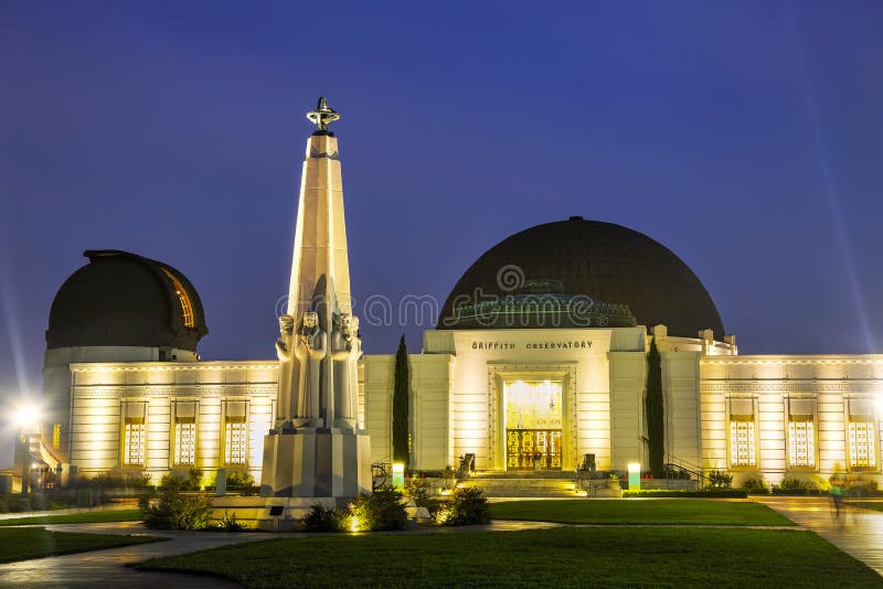 El Monumento Del Astrónomo, Observatorio De Griffith, Los Ángeles ...