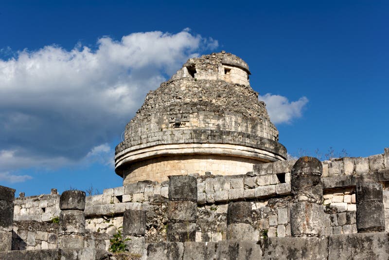 Observatorio maya foto de archivo. Imagen de yucatan, piedra - 8263750