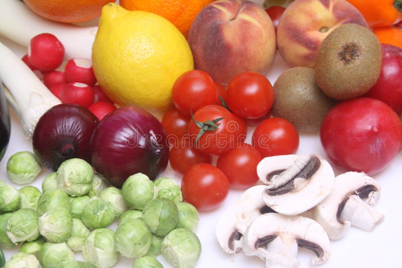 Rotes Obst und Gemüse stockfoto. Bild von zwiebel, moosbeeren - 12197954