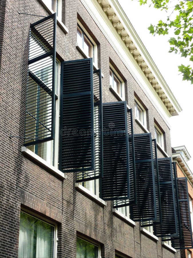 Obturador del aire abierto imagen de archivo. Imagen de madera - 15494911