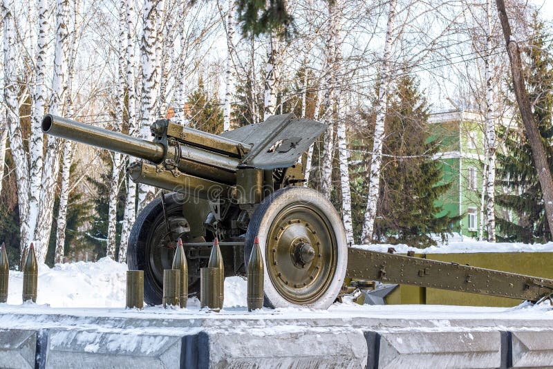 Obus B-4 da artilharia foto de stock. Imagem de soviete - 45977988