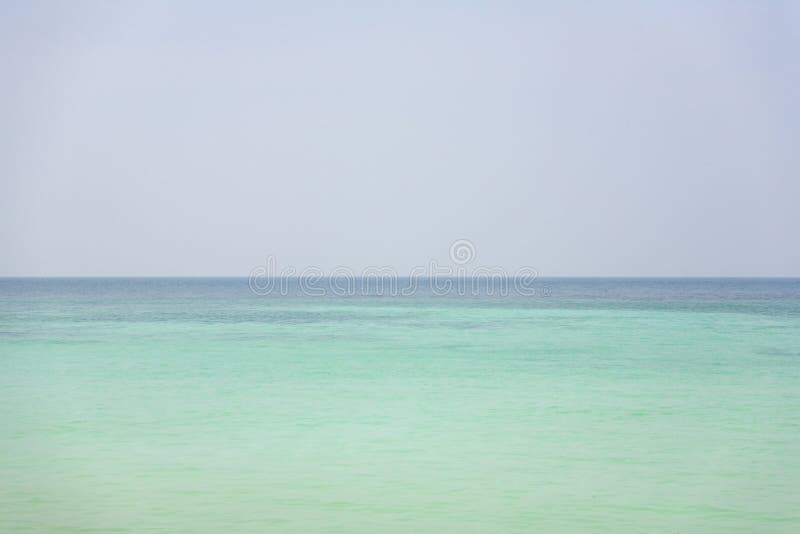 Océano Claro De La Turquesa Foto de archivo - Imagen de aguas, turquesa ...