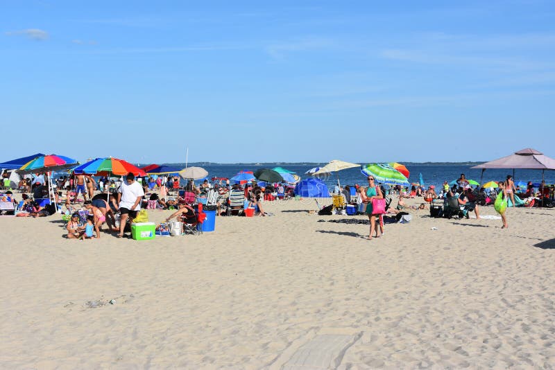 Ocean Beach in Connecticut editorial photography. Image of crowds ...