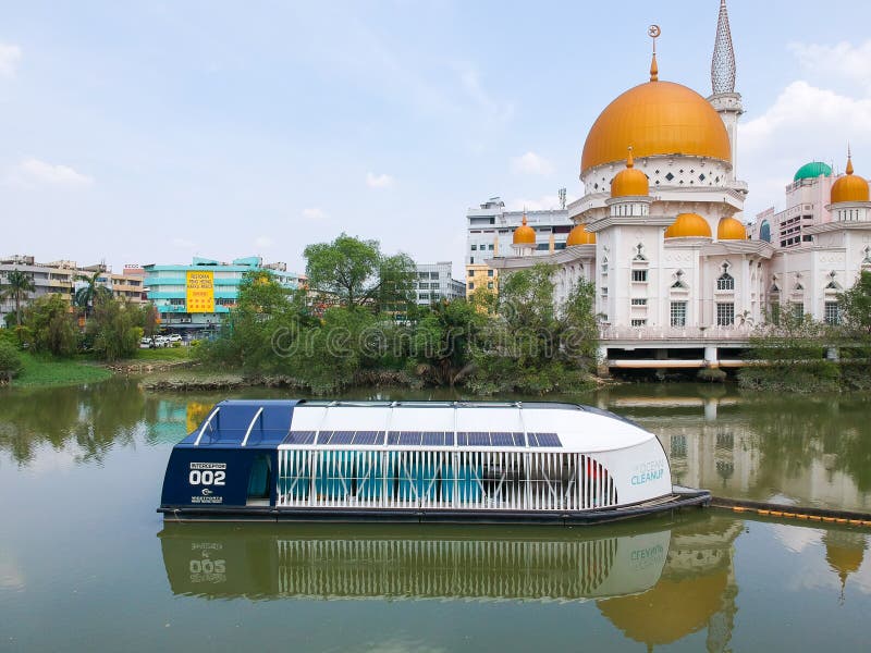The Ocean Clean Up Project editorial stock image. Image of boat - 207993049