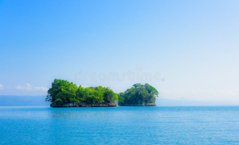 Ocean island of blue water stock photo. Image of polynesia - 64719348