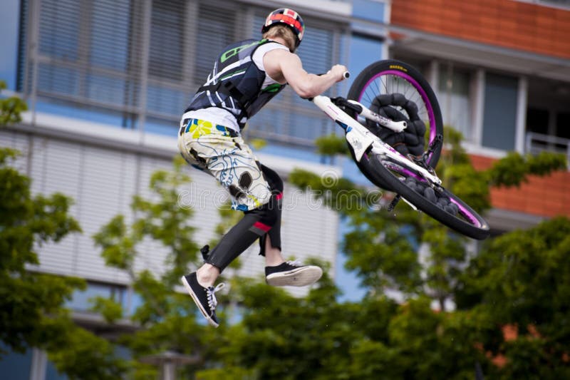 Ocean Jump editorial stock image. Image of salto, cyclists - 39161269