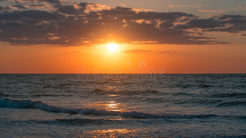 Ocean Sunset. Spring Break or Summer Vacations in Florida. Sea Waves ...