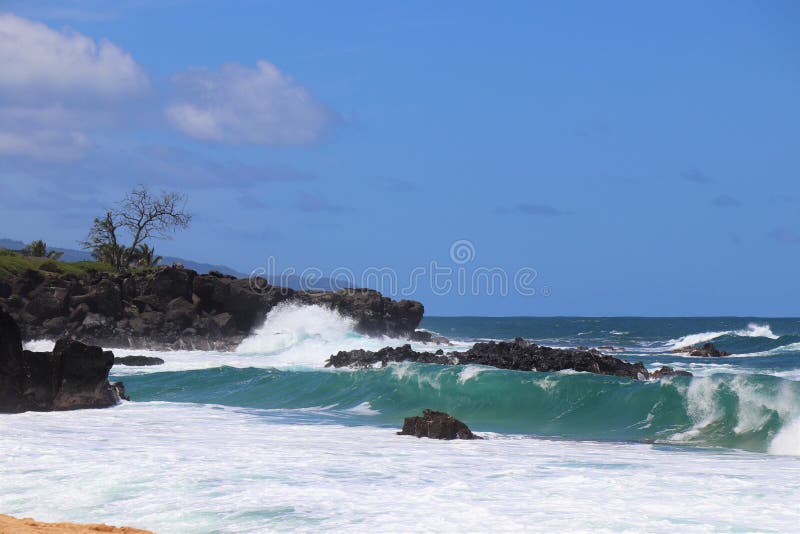 Ocean Waves Breaking Along a Rocky Beach Stock Photo - Image of rocky ...