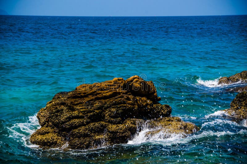 Ocean Waves Breaking on the Rocks on the Shore Stock Image - Image of ...