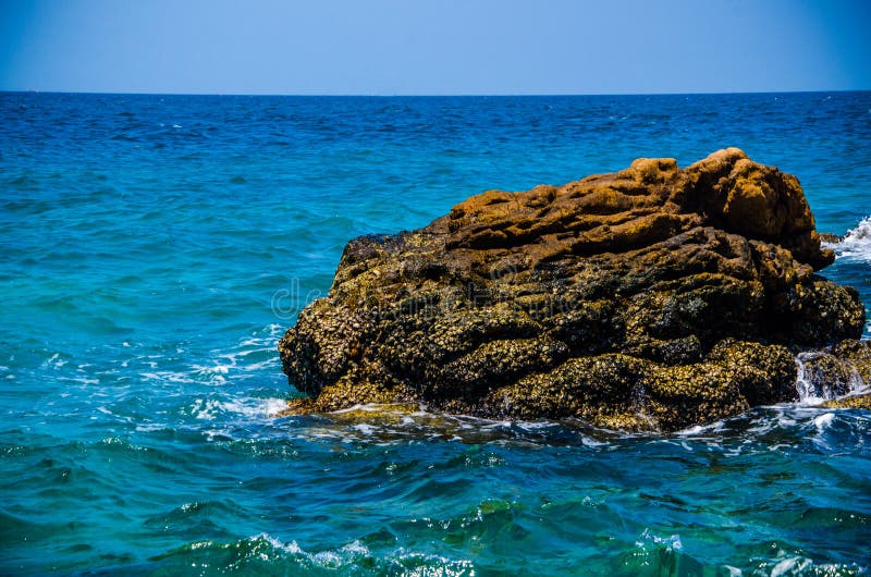 Ocean Waves Breaking on the Rocks on the Shore Stock Image - Image of ...