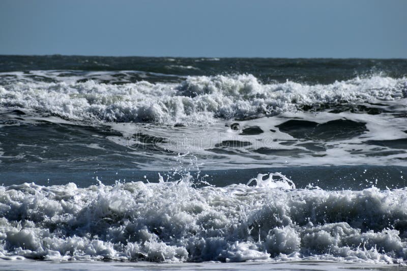 Ocean Waves Breaking on the Surf Stock Image - Image of breaking, beach ...