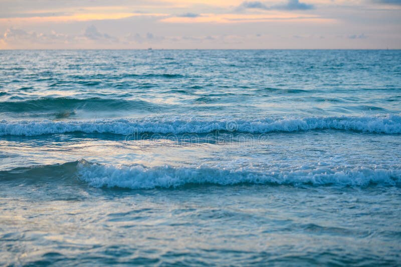 Ocean Waves Splashing. Ocean Waves and Beach Background. Ocean or Sea ...