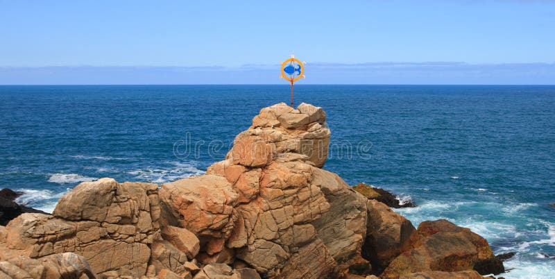 Algarve rotsen stock foto. Image of getijde, oceaan, vakanties - 1357840