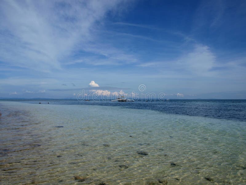 Oceano filipino foto de stock. Imagem de nuvem, golfo - 8409394