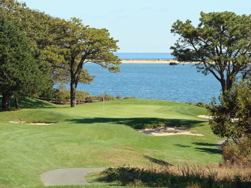 Par 3 Water Stock Photos - Download 1,105 Royalty Free Photos