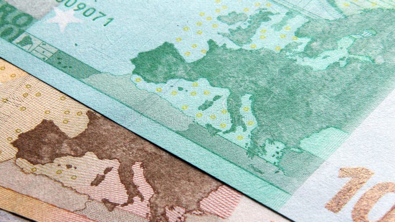 Tio eurosedlar i hand fotografering för bildbyråer. Bild av euro - 88741449