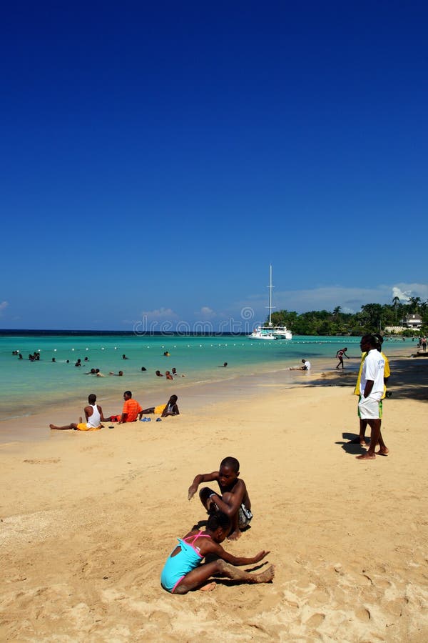 Ocho Rios, Jamaica fotografía editorial. Imagen de orilla - 32391852