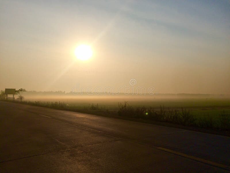 Ochtend stock foto. Image of reeks, land, ochtend - 111896512