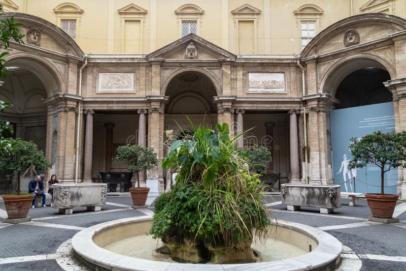 Octagonal Courtyard at the Vatican Museums Editorial Stock Photo ...