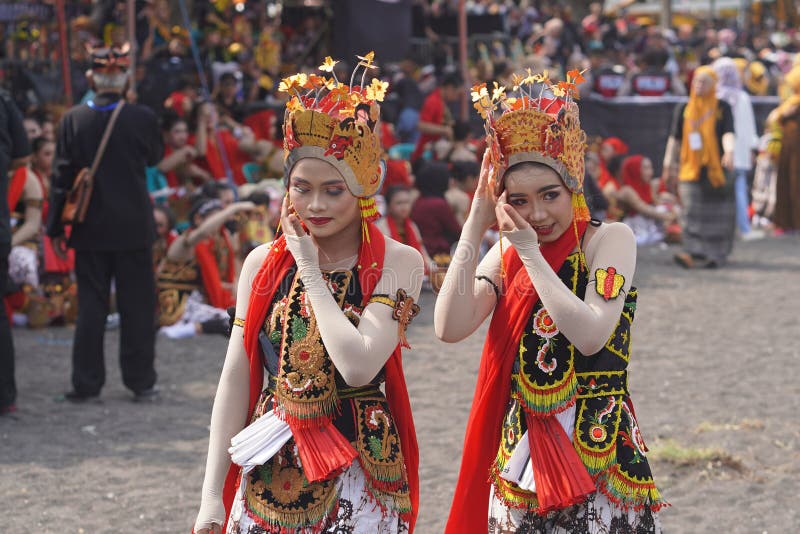 29 October 2022: the Gandrung Sewu Dancers. Banyuwangi, East Java ...