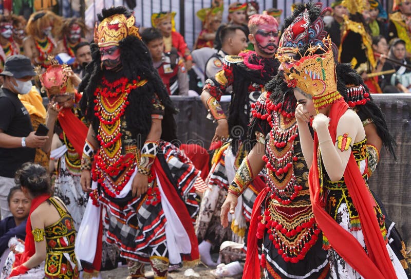 29 October 2022: the Gandrung Sewu Dancers. Banyuwangi, East Java ...