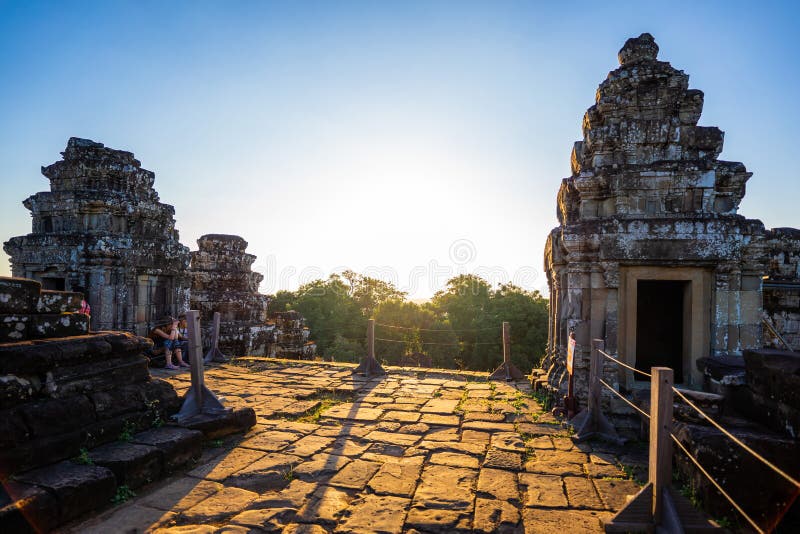 25 October 2018-Siem Reap::sunset View Point at Phnom Bakheng Temple ...