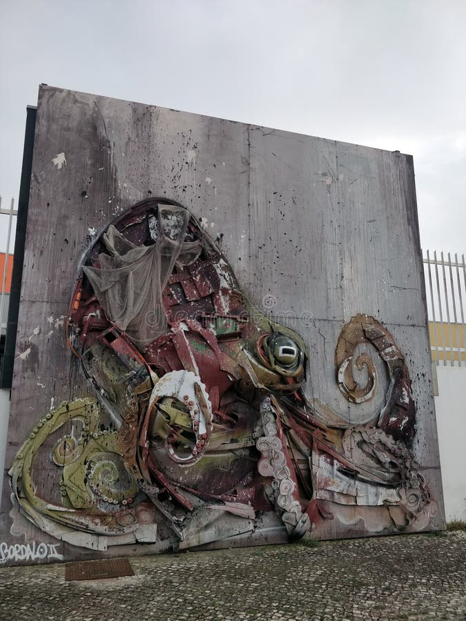Octopus Bordalo ll editorial photo. Image of mural, statue - 178810631